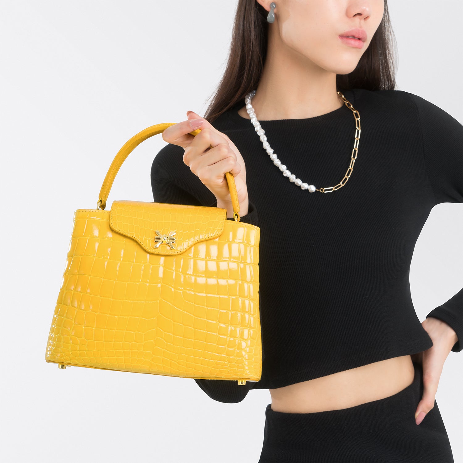 CREST FLAP HANDBAG | KWANPEN
